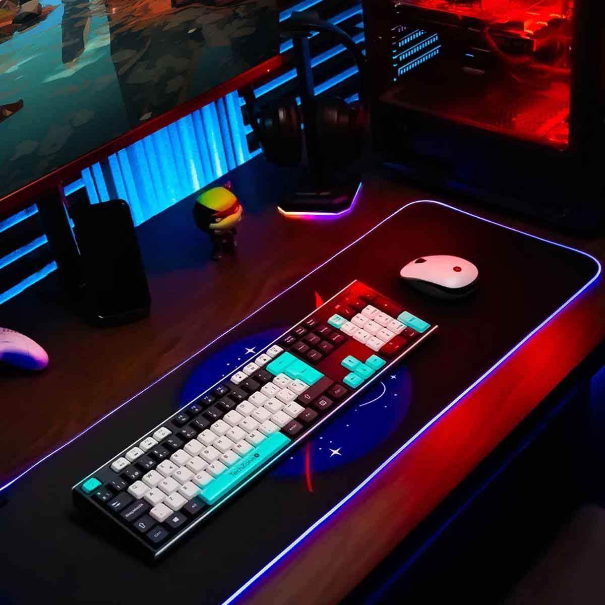 Kit de teclado y mouse Techzone multicolor tzaccbi15